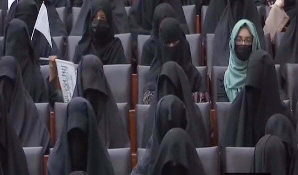Taliban makes burqa mandatory – Kashmir Media Watch